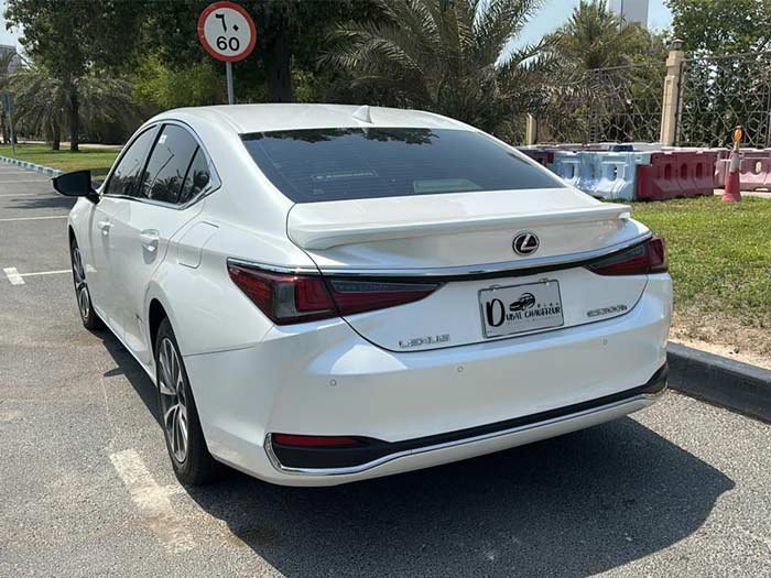 Hire Lexus ES 350 Car With Driver in Dubai